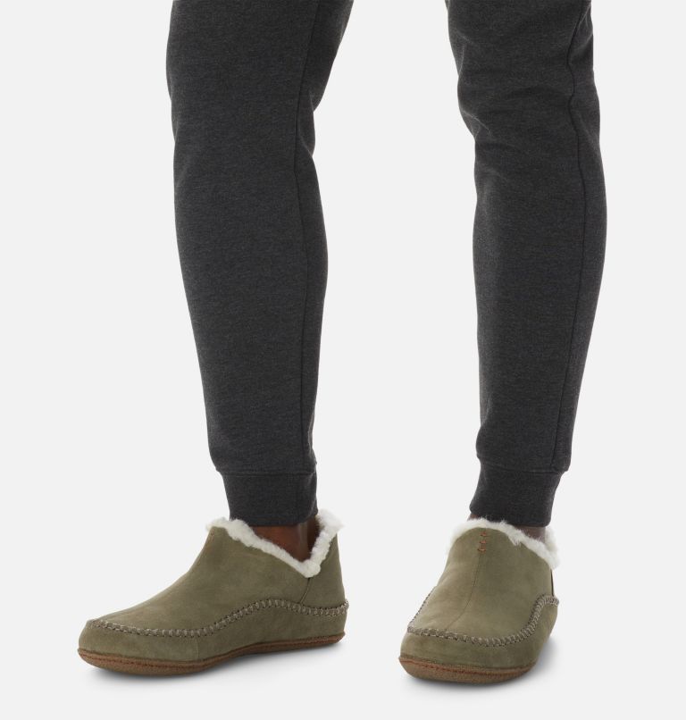 chief Jabeth Wilson in front of sorel manawan ii slippers Harbor Wither ...