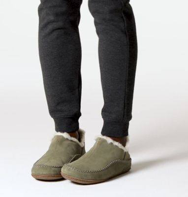 chief Jabeth Wilson in front of sorel manawan ii slippers Harbor Wither ...